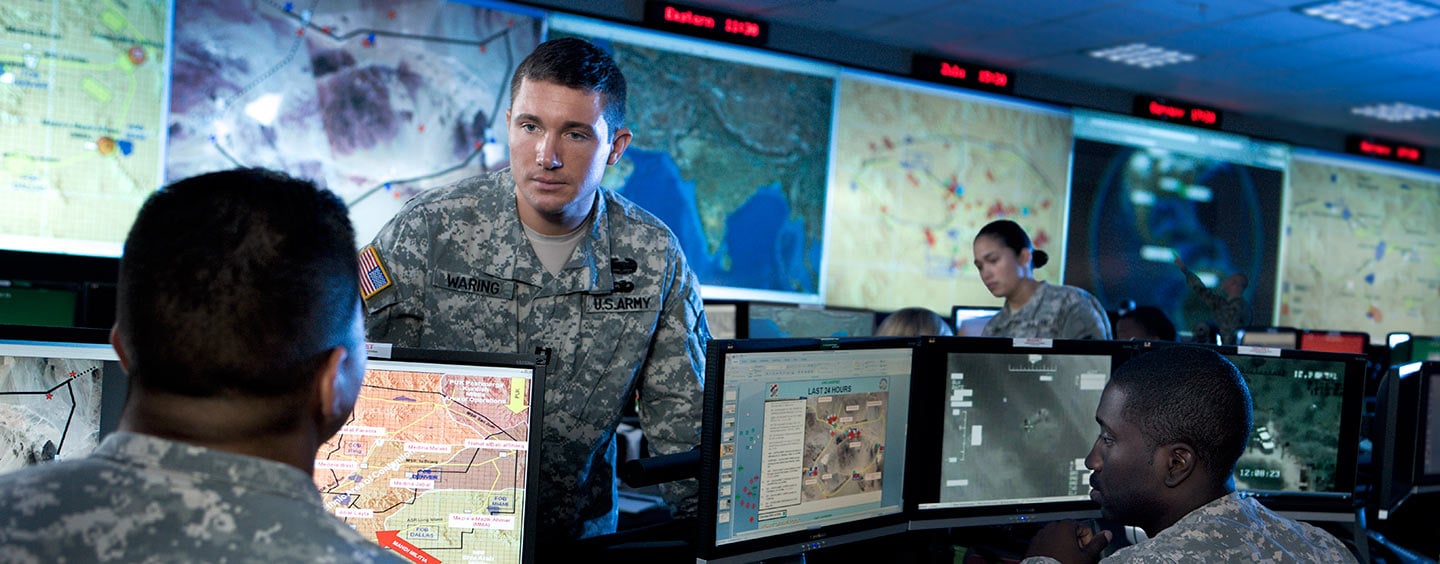 Rod Mclean – PhotographyUS army soldiers in the control room - Rod ...